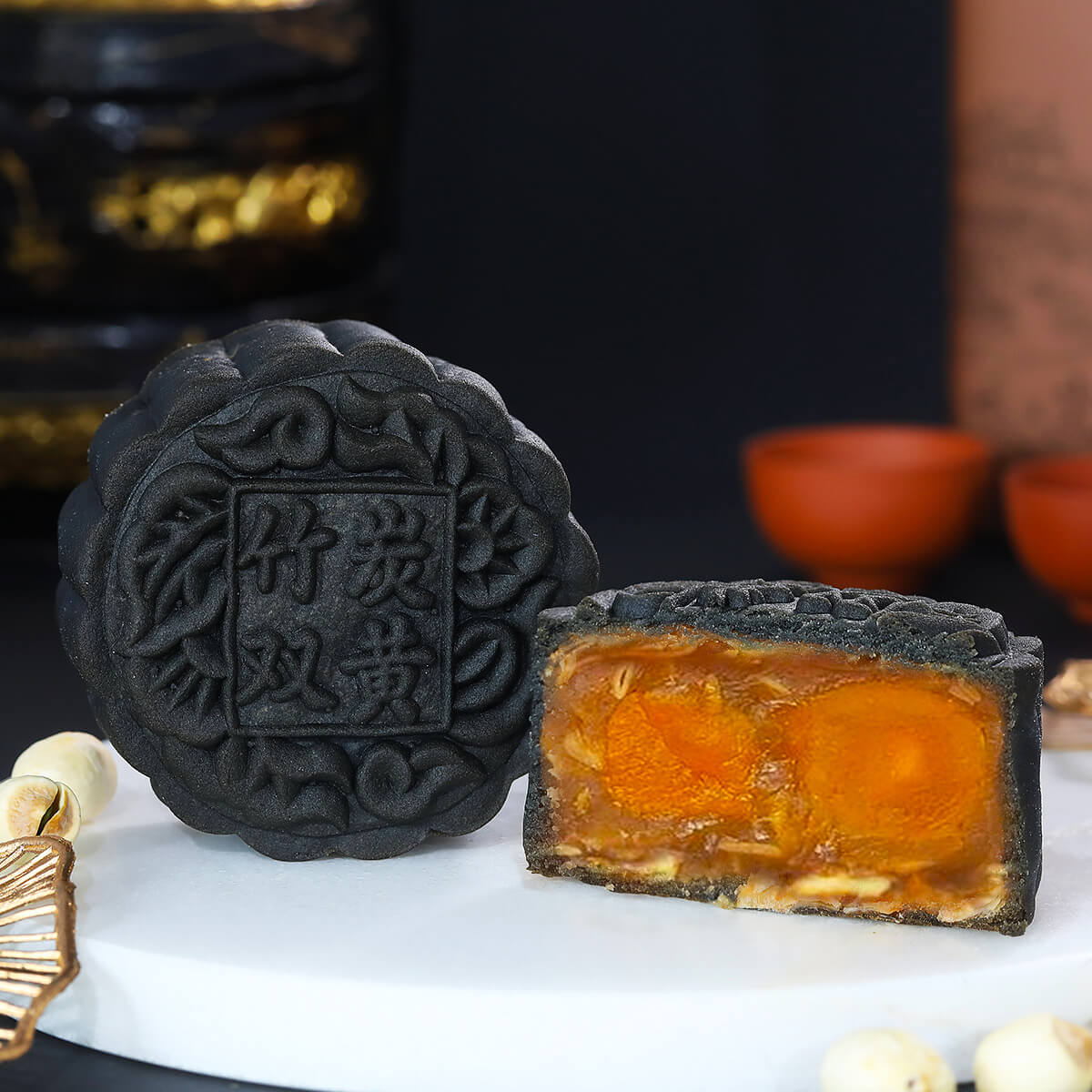 Premium Lotus Double Yolk - Baked Skin Mooncake – BreadGarden